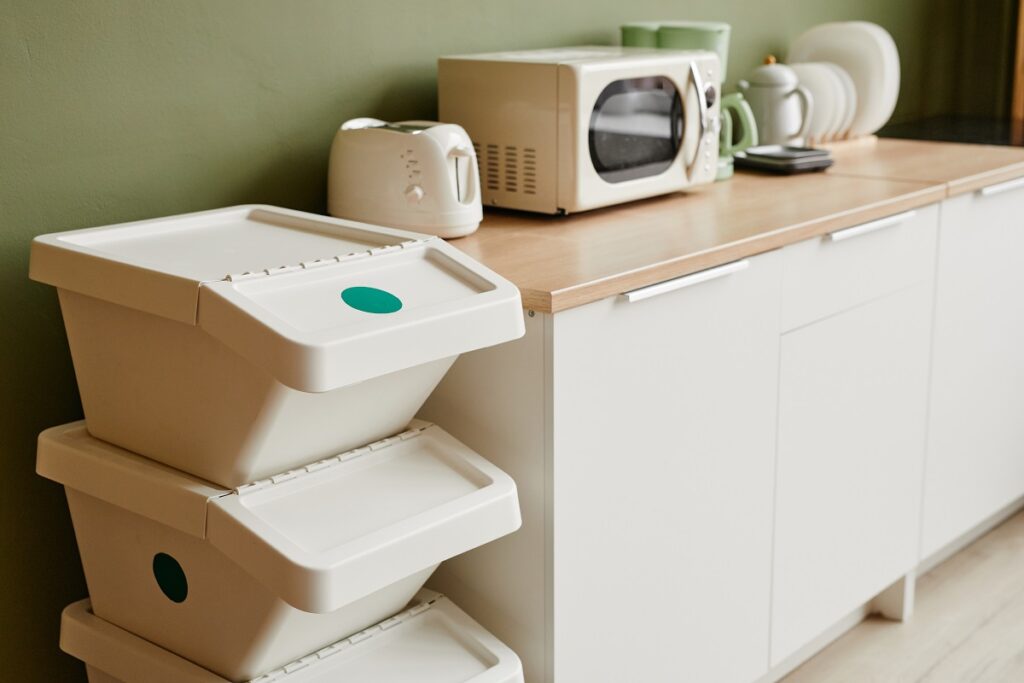 Ideas para organizar los cubos de reciclaje en el hogar